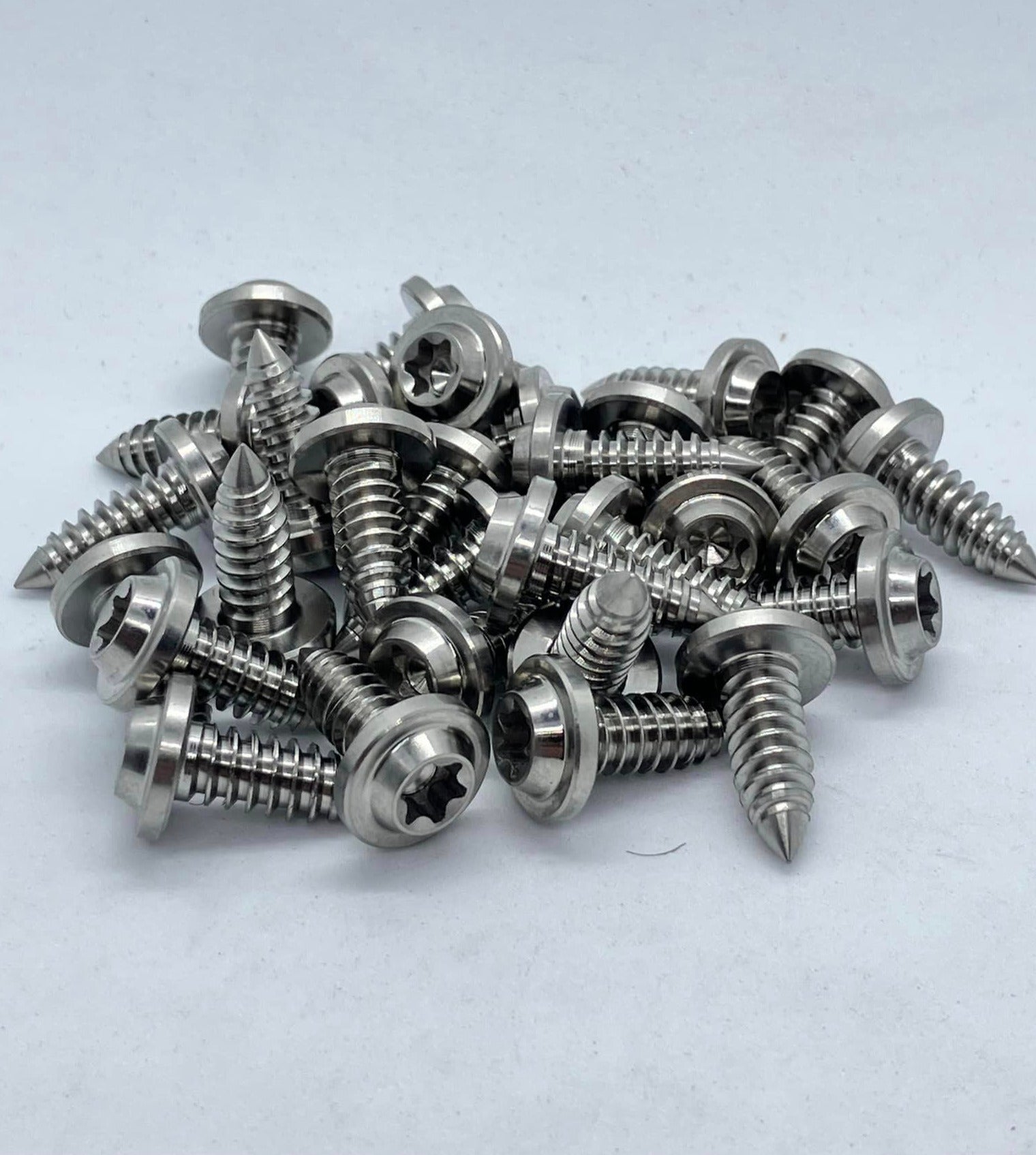 M6 'Self Tapping' Flanged Titanium Screw – BoltsBolts